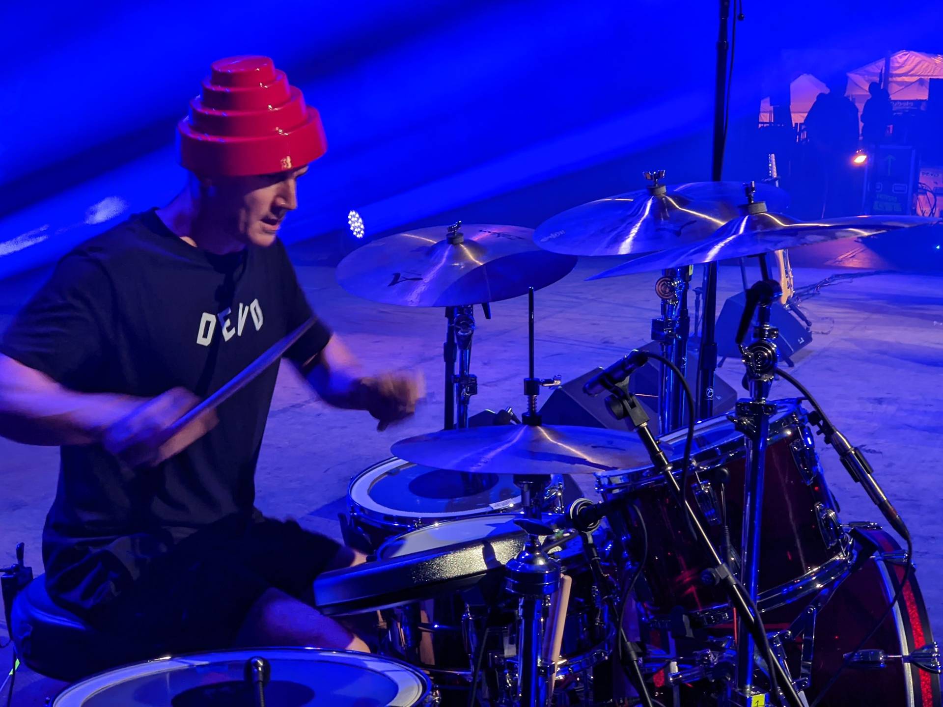 Devo: la band festeggia i 50 anni con "50 Years Of De-Evolution 1973 ...